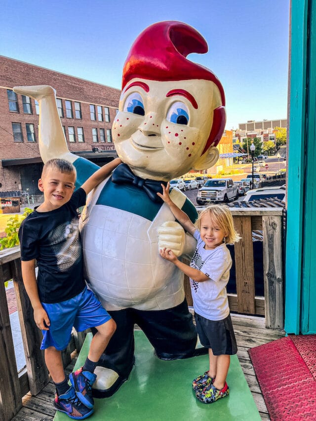 Omaha Weekend Getaway: 3 Day Itinerary for Your Family - Loving This ...